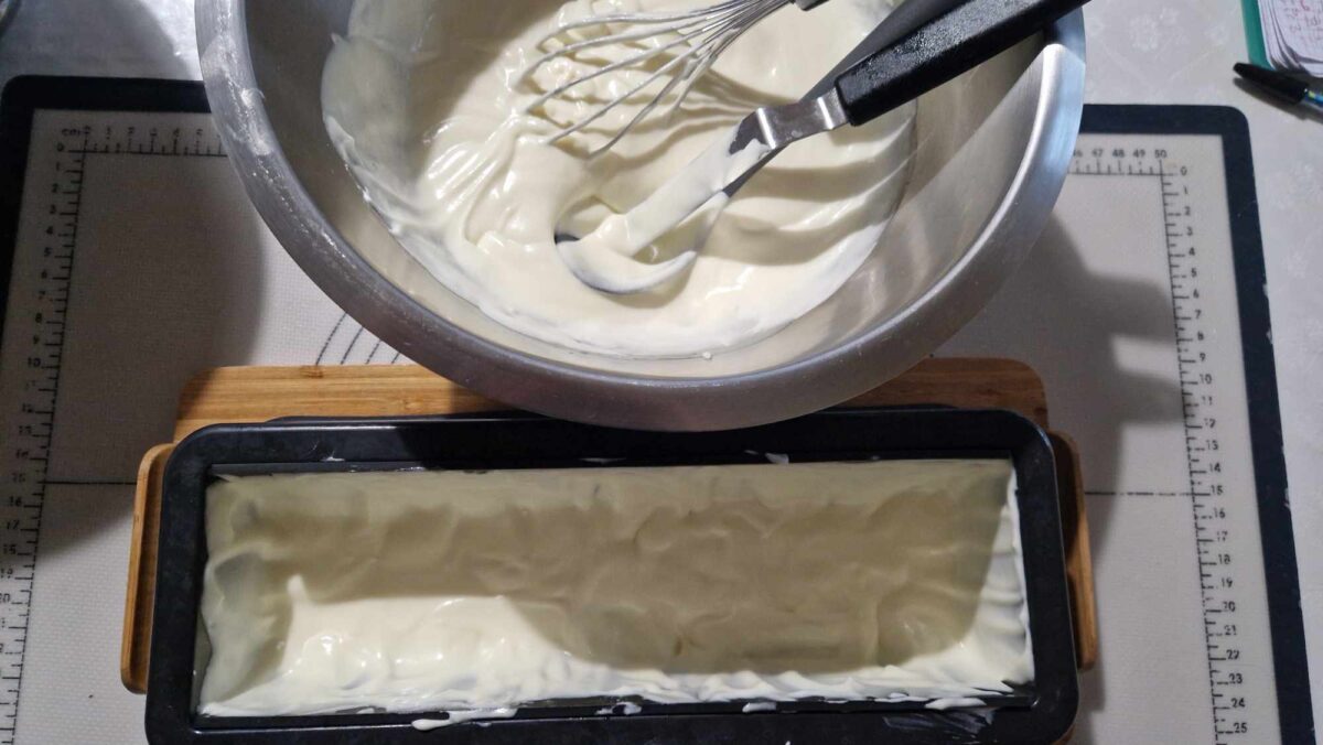 Bûche Mousse Chocolat Blanc Insert Fruits Rouges - Tatagateau